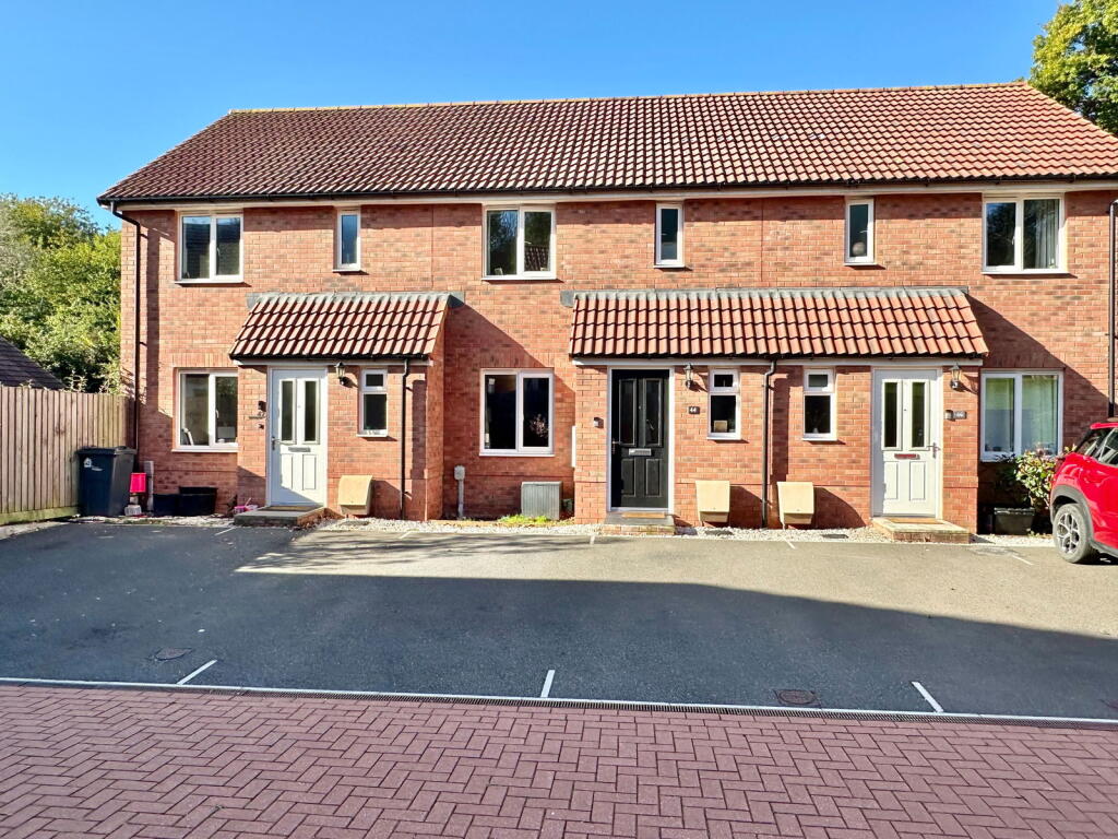 3 bedroom terraced house for sale in Luscombe Close, Paignton, TQ3