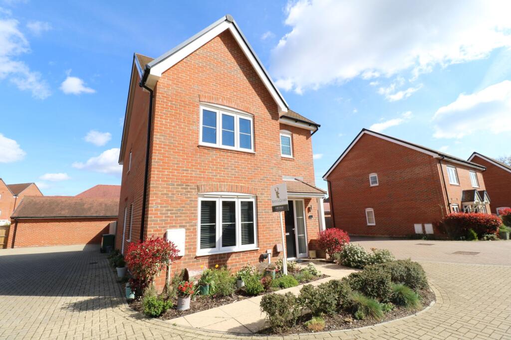 3 bedroom detached house for sale in Skipper Road, Curbridge, SO30