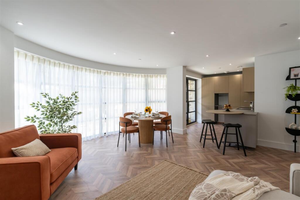 3 bedroom penthouse for sale in Studland Road, Alum Chine, BH4