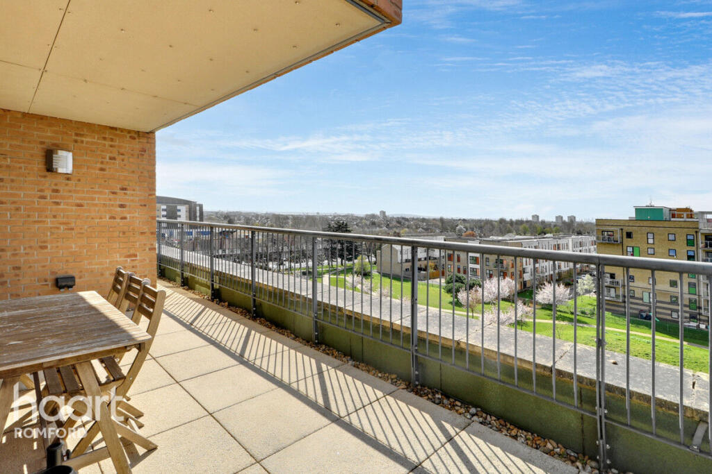 2 bedroom apartment for sale in Lux Building, Romford, RM7 0FN, RM7