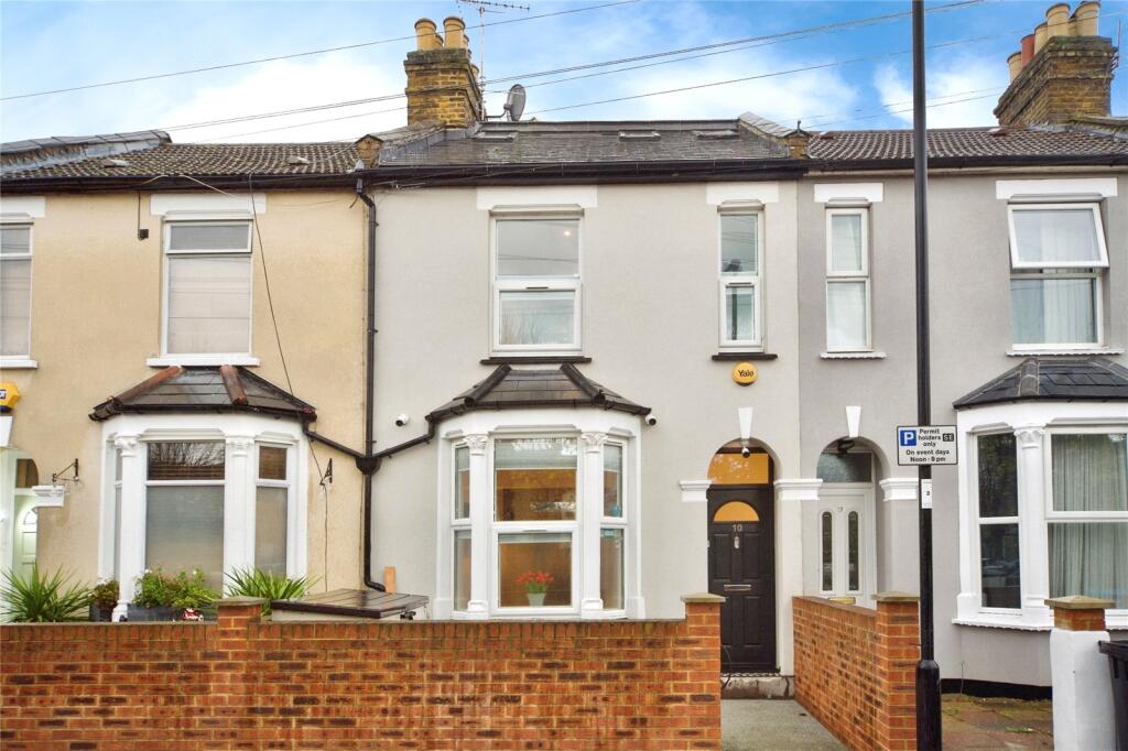 4 bedroom terraced house for sale in Edinburgh Road, London, N18