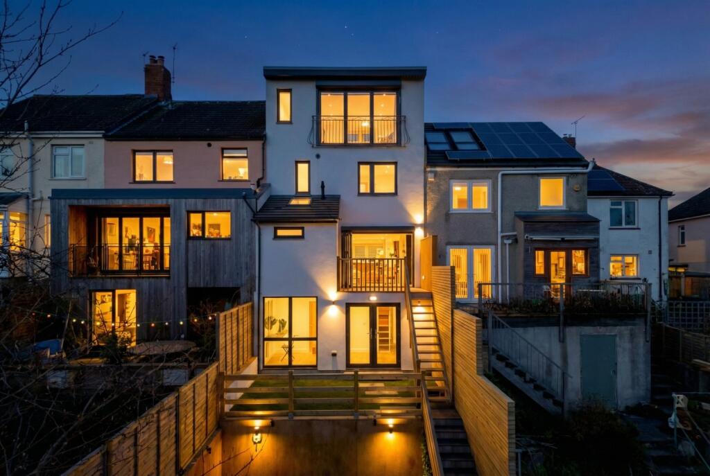 4 bedroom terraced house for sale in Elmcroft Crescent, Bristol, City ...