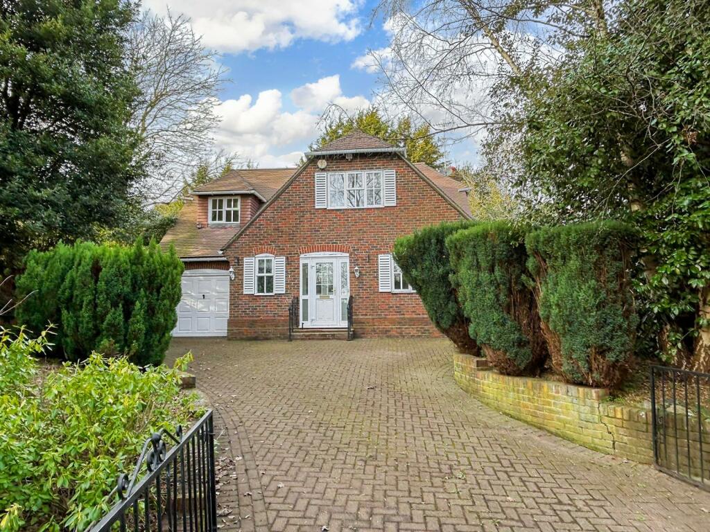 3 bedroom detached house for sale in The Street, Hartlip, Sittingbourne ...