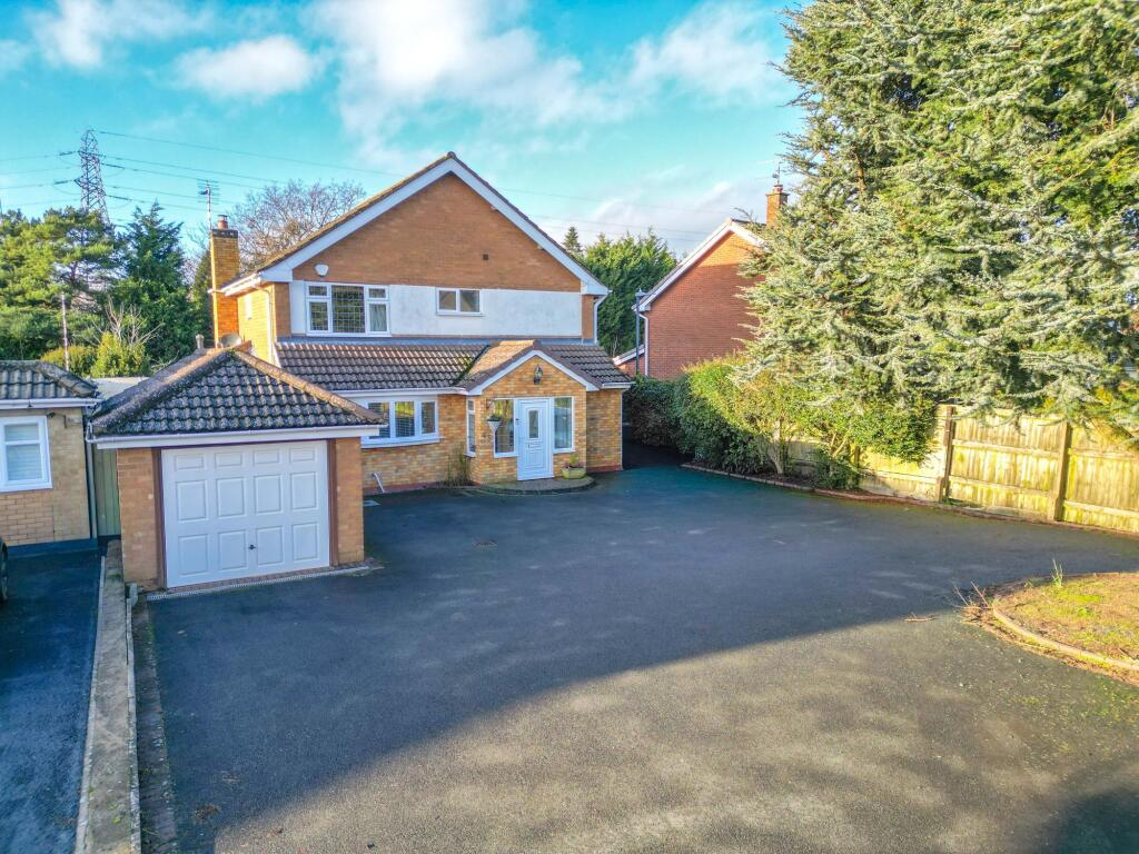 3 bedroom detached house for sale in Bulkington Lane, Nuneaton, CV11