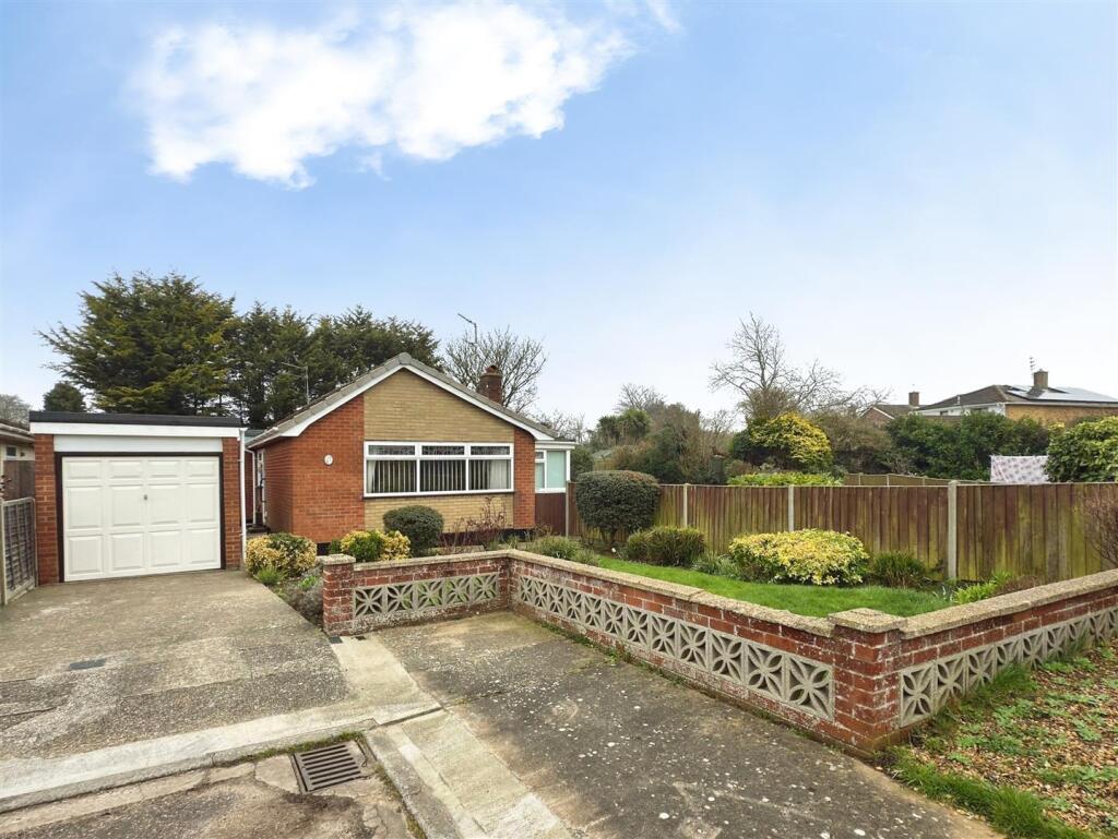 3 bedroom detached bungalow for sale in Whitton Close, Oulton Broad ...