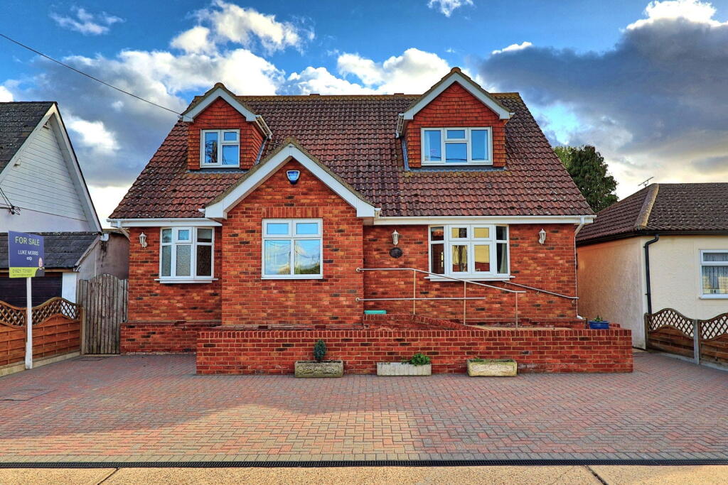 4 bedroom detached house for sale in Riverton Drive, St. Lawrence ...
