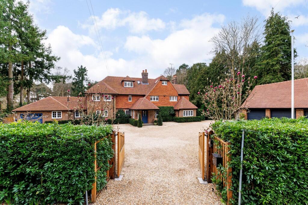 5 bedroom detached house for sale in Fitzroy Road, Fleet, GU51