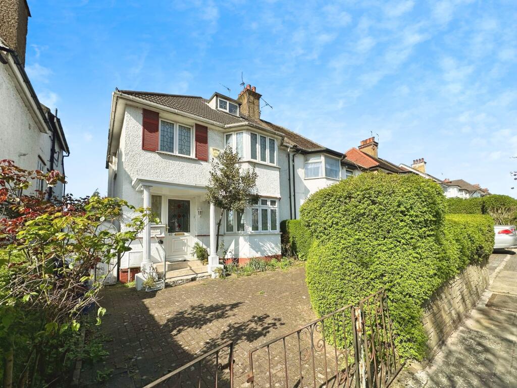 4 bedroom semi-detached house for sale in Millway, London, NW7