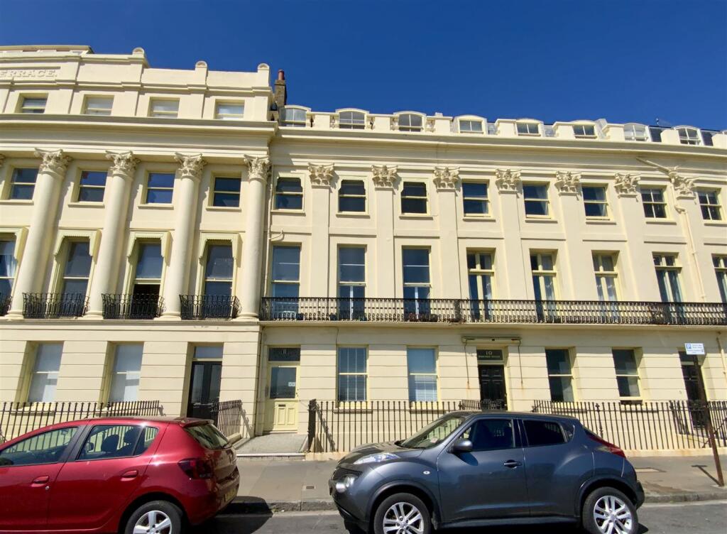 2 bedroom flat for sale in Brunswick Terrace, Hove, BN3