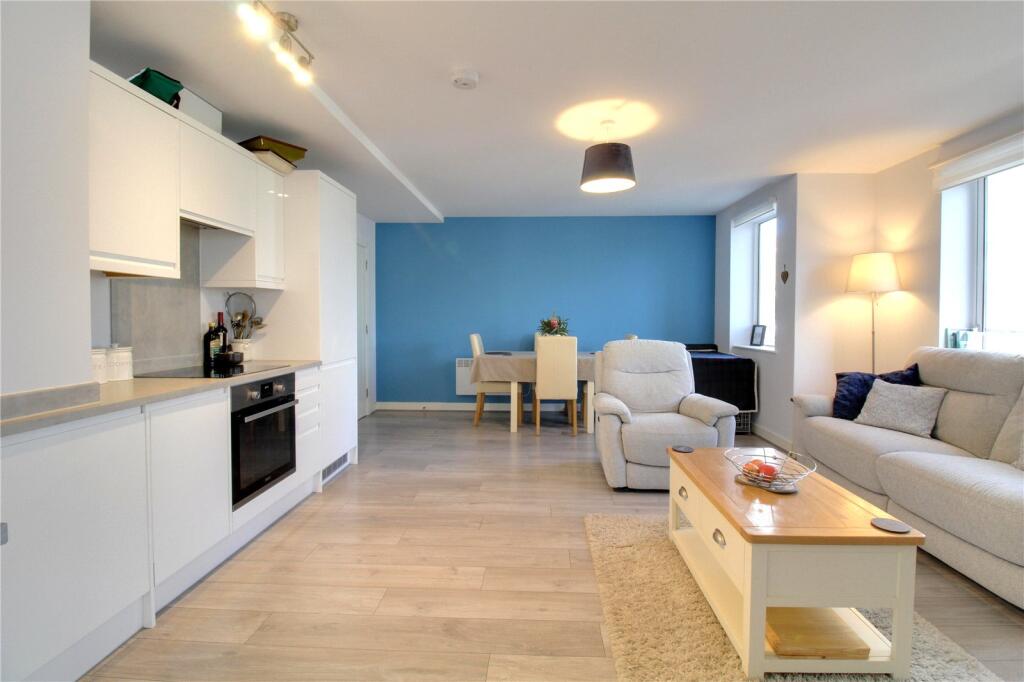 2 bedroom flat for sale in Victoria Street, Basingstoke, Hampshire, RG21