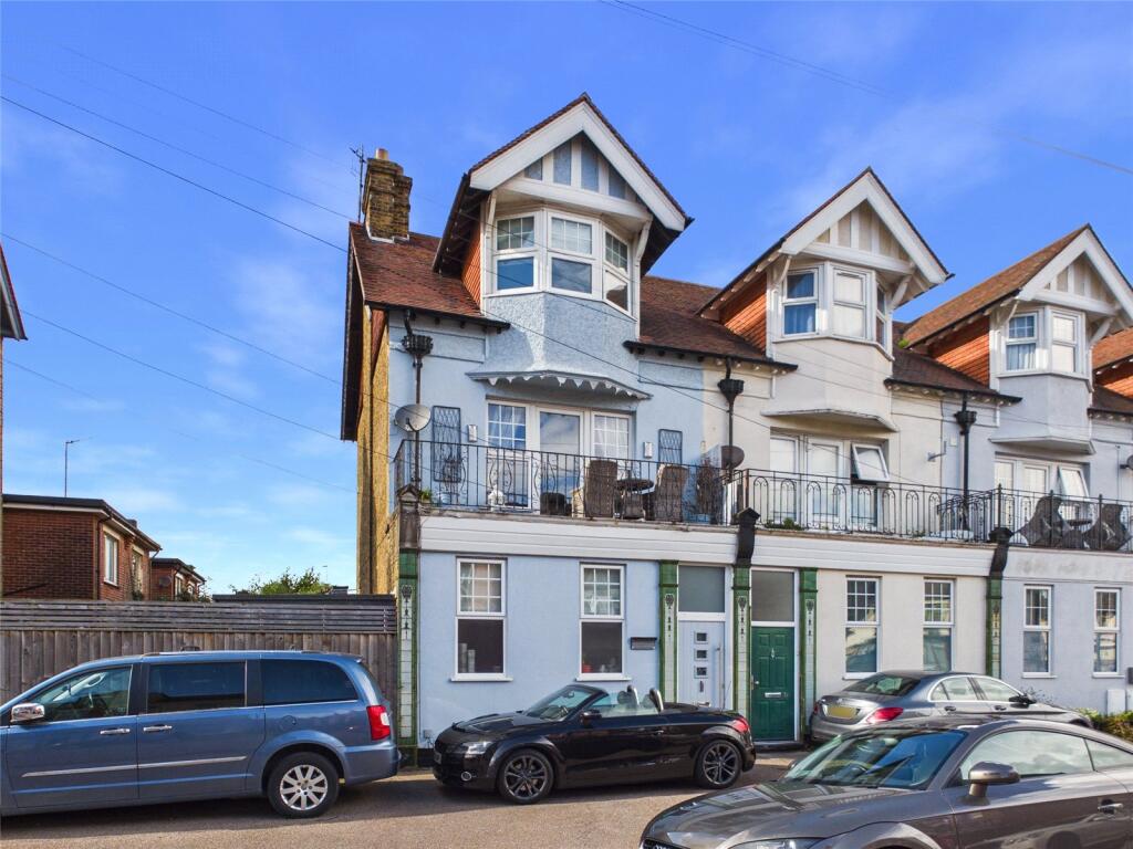 5 bedroom end of terrace house for sale in Manning Road, Felixstowe ...