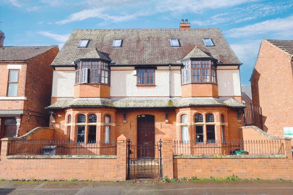 4 bedroom detached house for sale in Percy Road, Wrexham, LL13