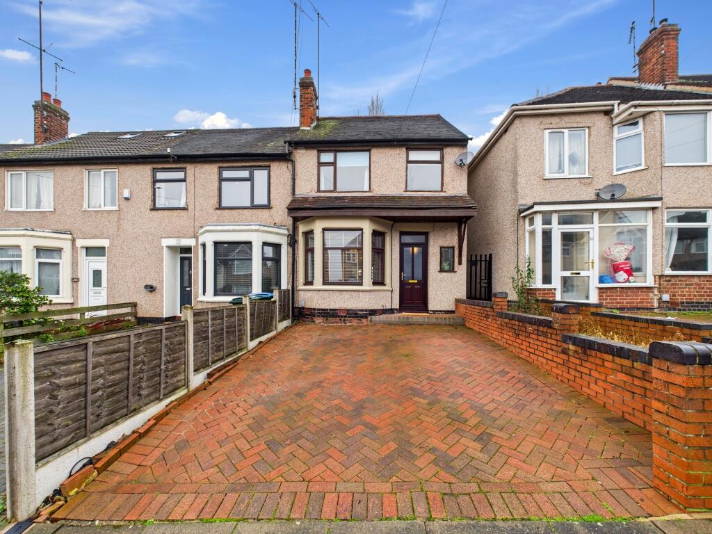 3 bedroom terraced house for sale in Lincroft Crescent, Chapelfields ...