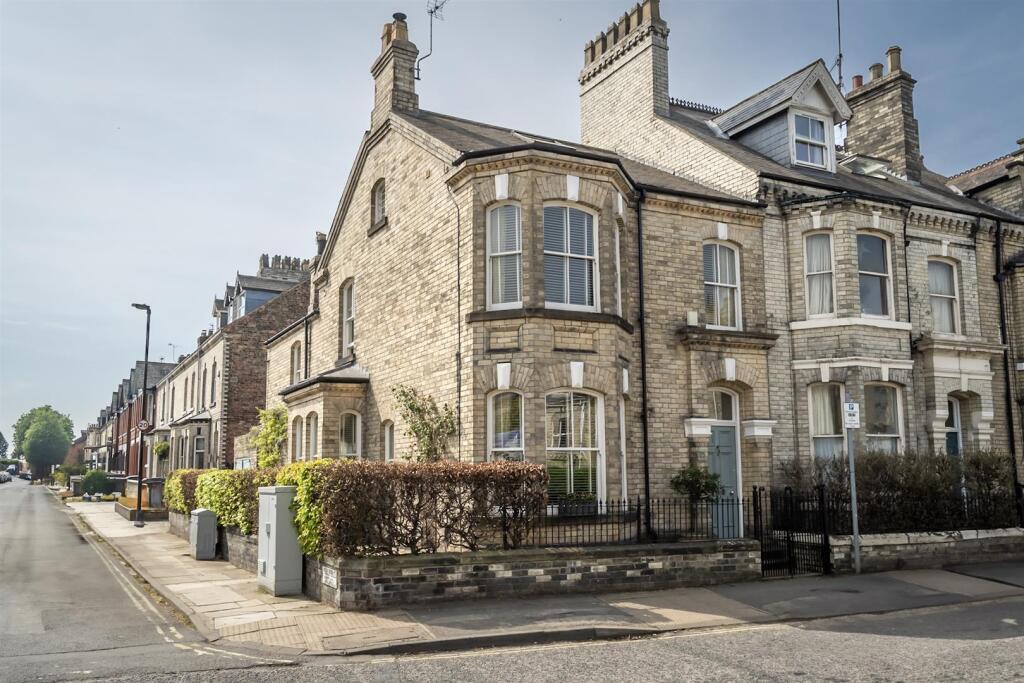 3 bedroom end of terrace house for sale in Scarcroft Road, South Bank ...
