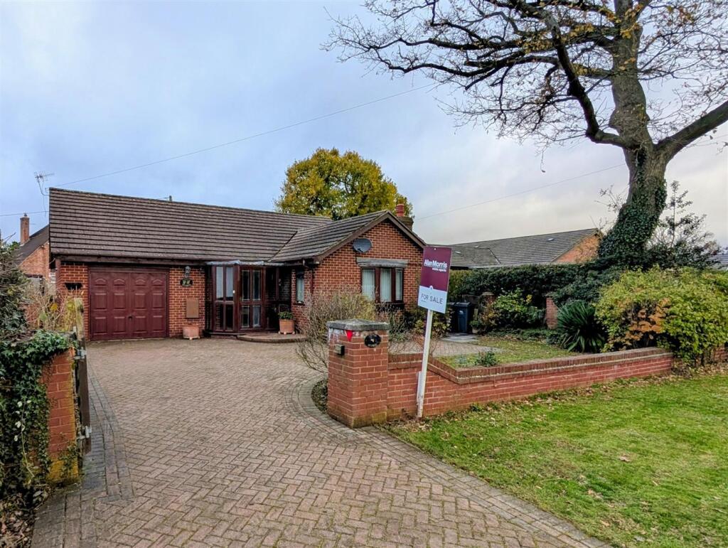2 bedroom detached bungalow for sale in Worcester Road, Hanley Swan, WR8