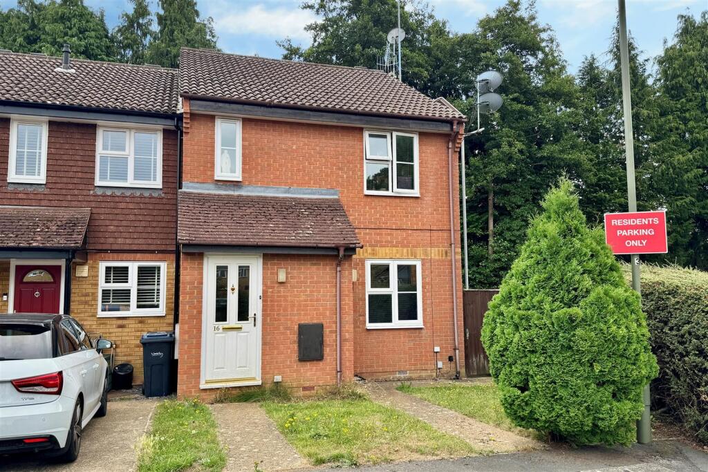 1 bedroom flat for sale in Milford, GU8
