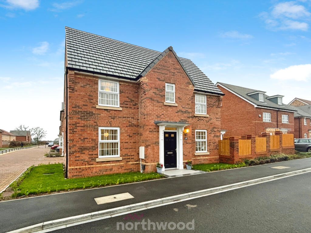 4 bedroom detached house for sale in Fallow Road, Hatfield, Doncaster, DN7
