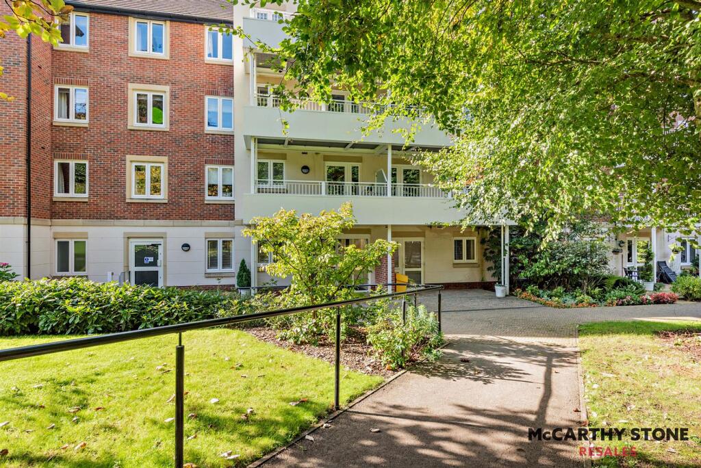 2 bedroom apartment for sale in Shackleton Place, Bath Road, Devizes ...
