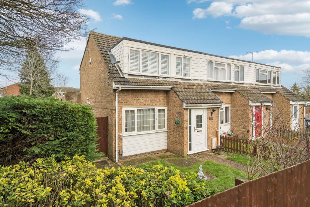 3 bedroom end of terrace house for sale in Northaw Close, Hemel ...