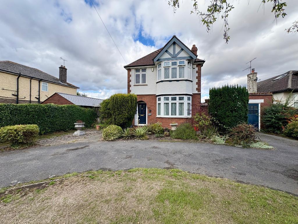 3 bedroom detached house for sale in Sundon Road, Charlton, Luton ...