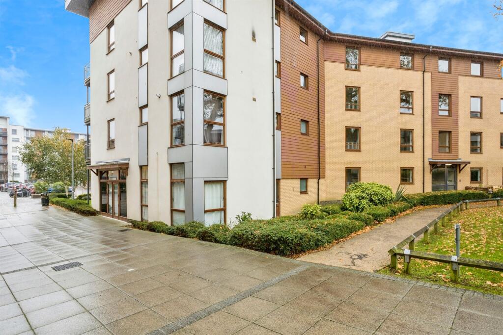 1 bedroom apartment for sale in Commonwealth Drive, Crawley, RH10