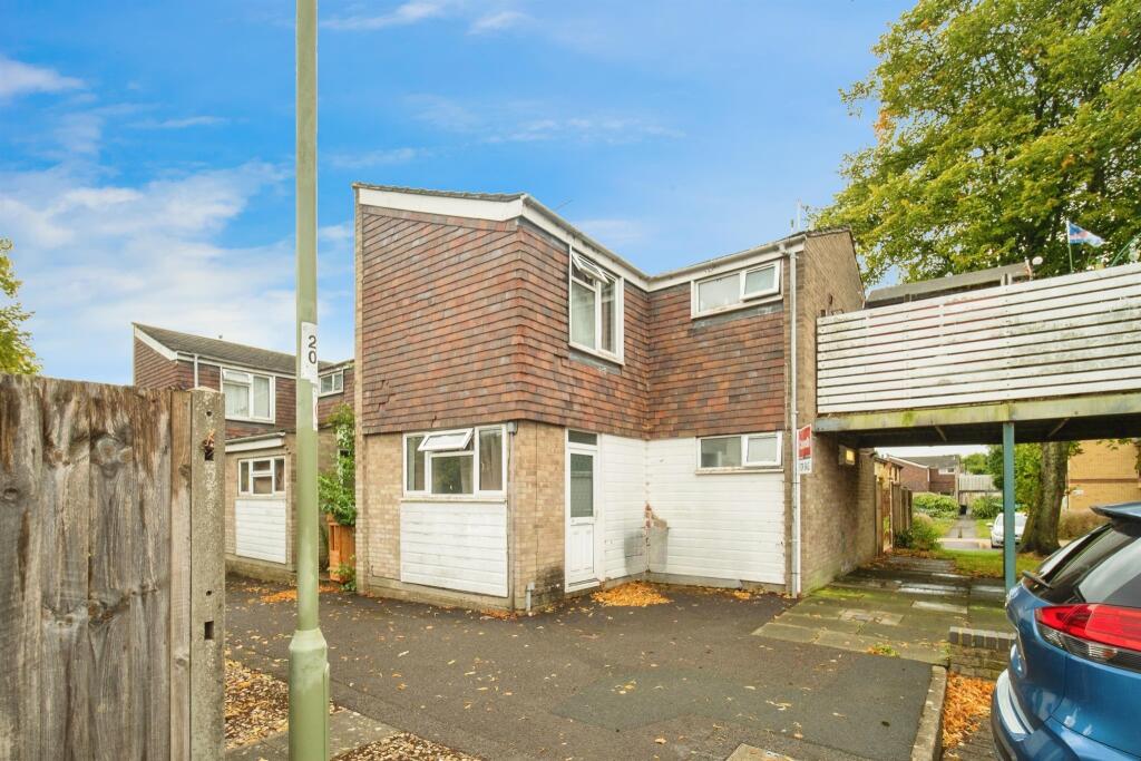 3 bedroom end of terrace house for sale in Martin Close, Basingstoke, RG21