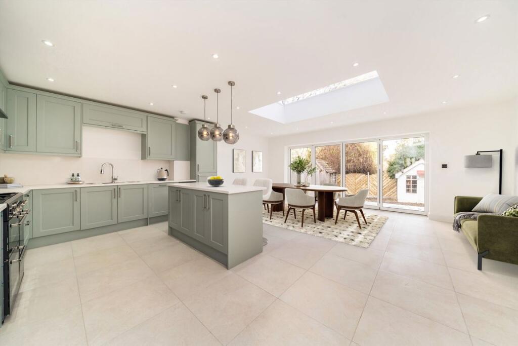 4 bedroom terraced house for sale in Ashbourne Road, Tooting, CR4