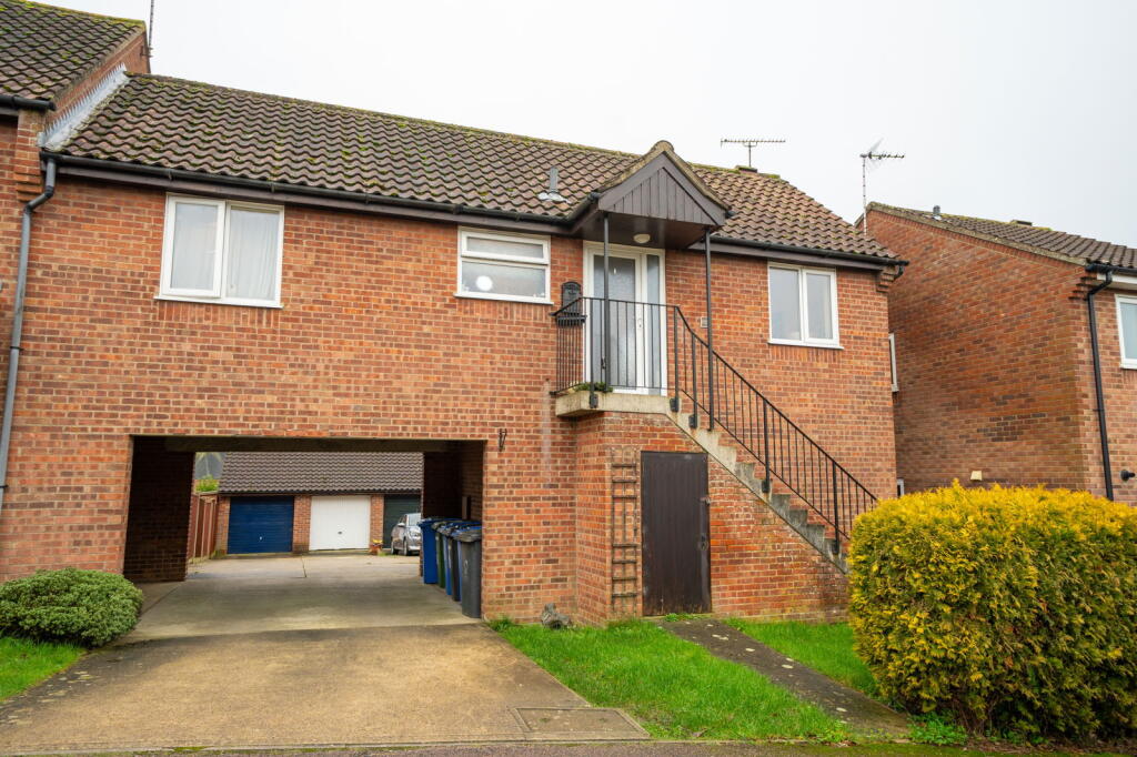 2 bedroom maisonette for sale in Dairy Hill, Halesworth, IP19 8JS, IP19