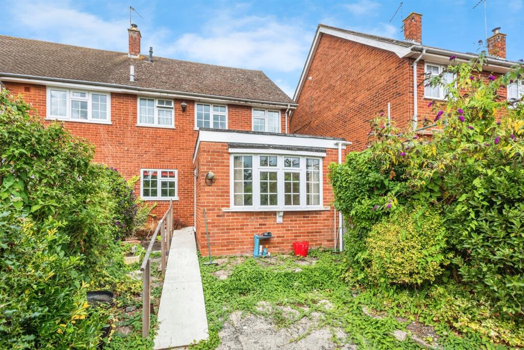 3 bedroom semi-detached house for sale in Monarchs Court, Benson ...