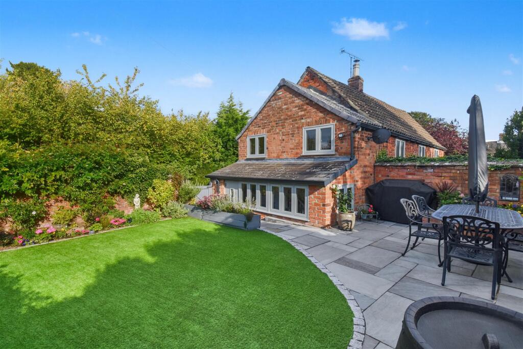 3 bedroom detached house for sale in Hog Lane, Hallaton, LE16 8UE, LE16