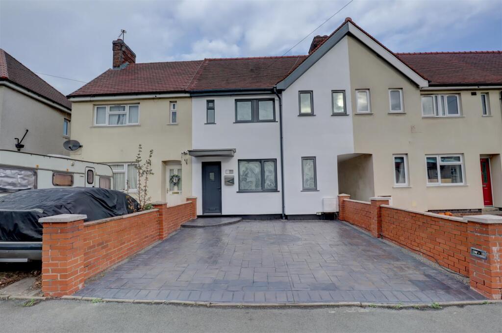 4 bedroom terraced house for sale in Black-A-Tree Road, Nuneaton, CV10
