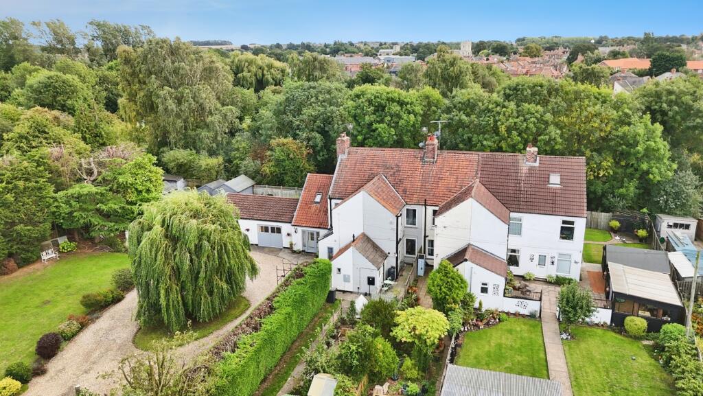 2 bedroom terraced house for sale in Railway Villas, Maltkiln Road ...