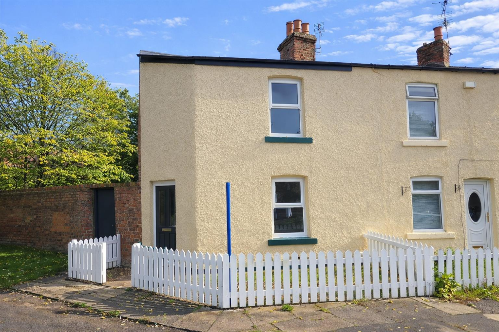 2 bedroom semi-detached house for sale in Cockerton Green, Darlington, DL3