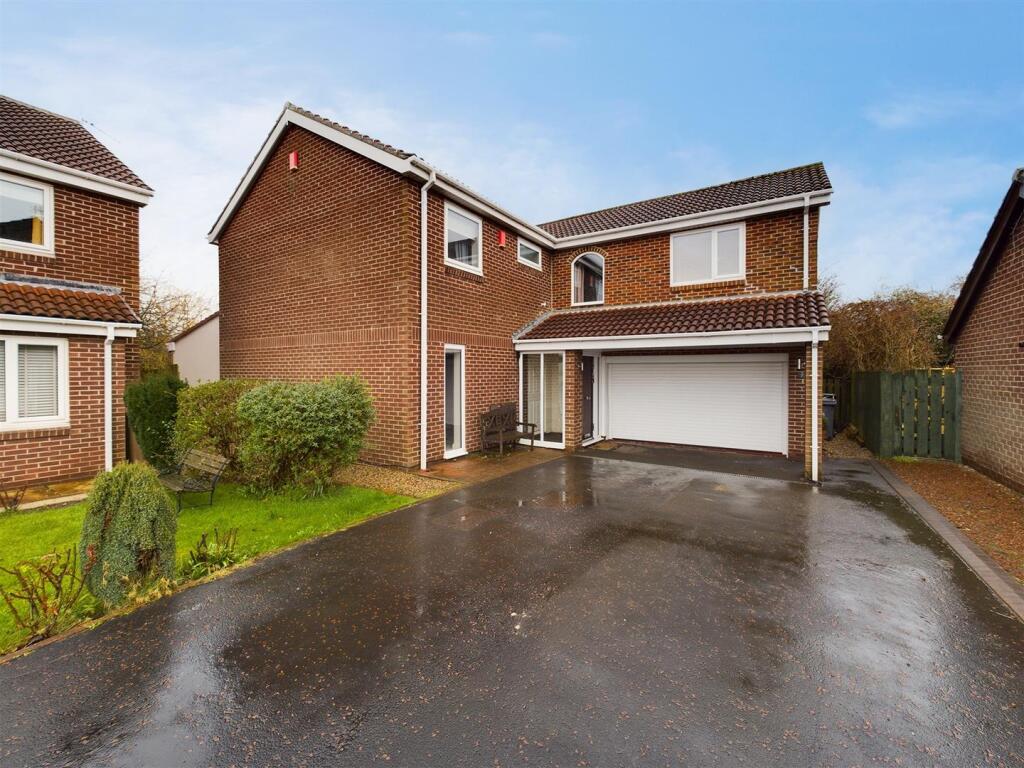 4 bedroom detached house for sale in Cheldon Close, Whitley Bay, NE25