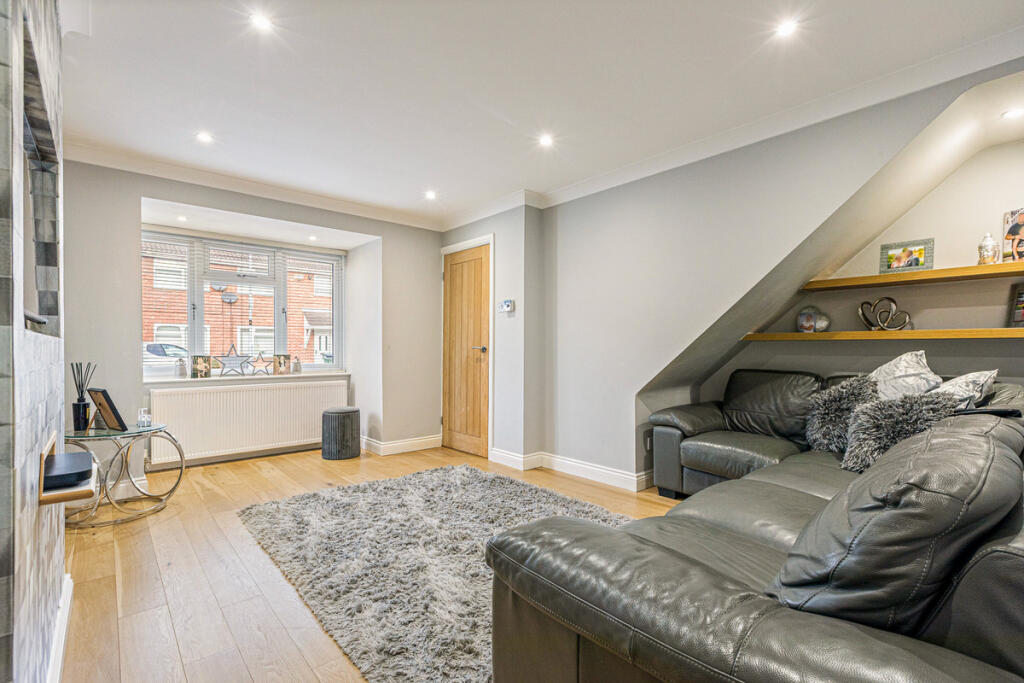3 bedroom semi-detached house for sale in Hunters Way, Leicester, LE3