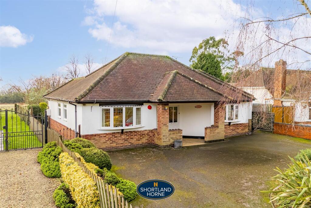 4 bedroom detached bungalow for sale in Tamworth Road, Keresley End ...