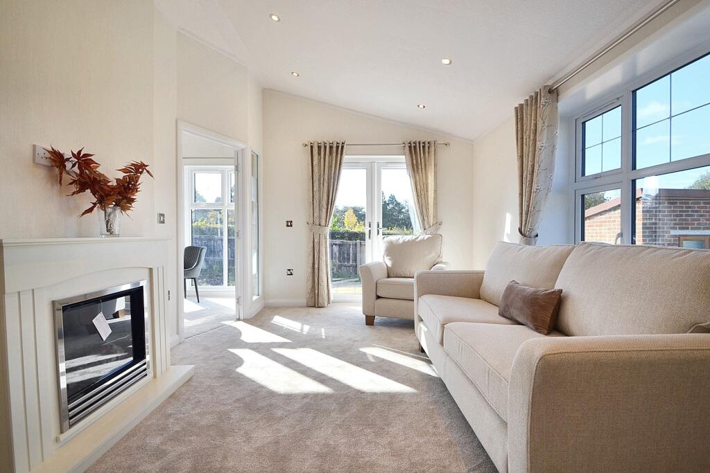 2 bedroom park home for sale in Winchester, SO21