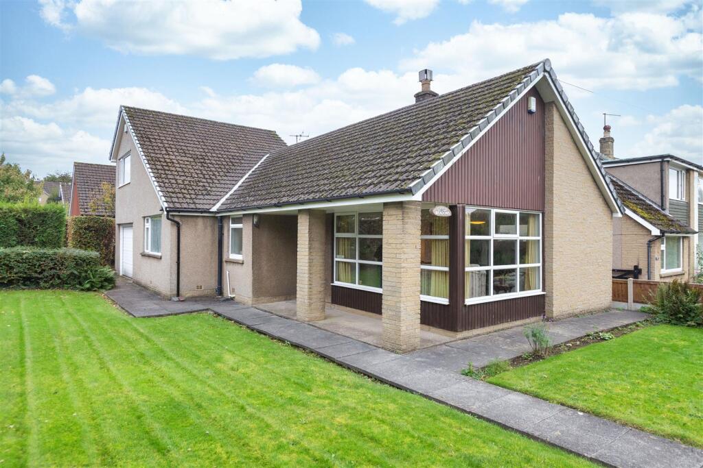 4 bedroom detached house for sale in Hawthorn Avenue, Brookhouse ...
