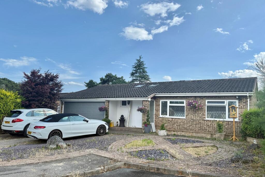 4 bedroom bungalow for sale in Spinney Close, St. Leonards, BH24 2RB, BH24