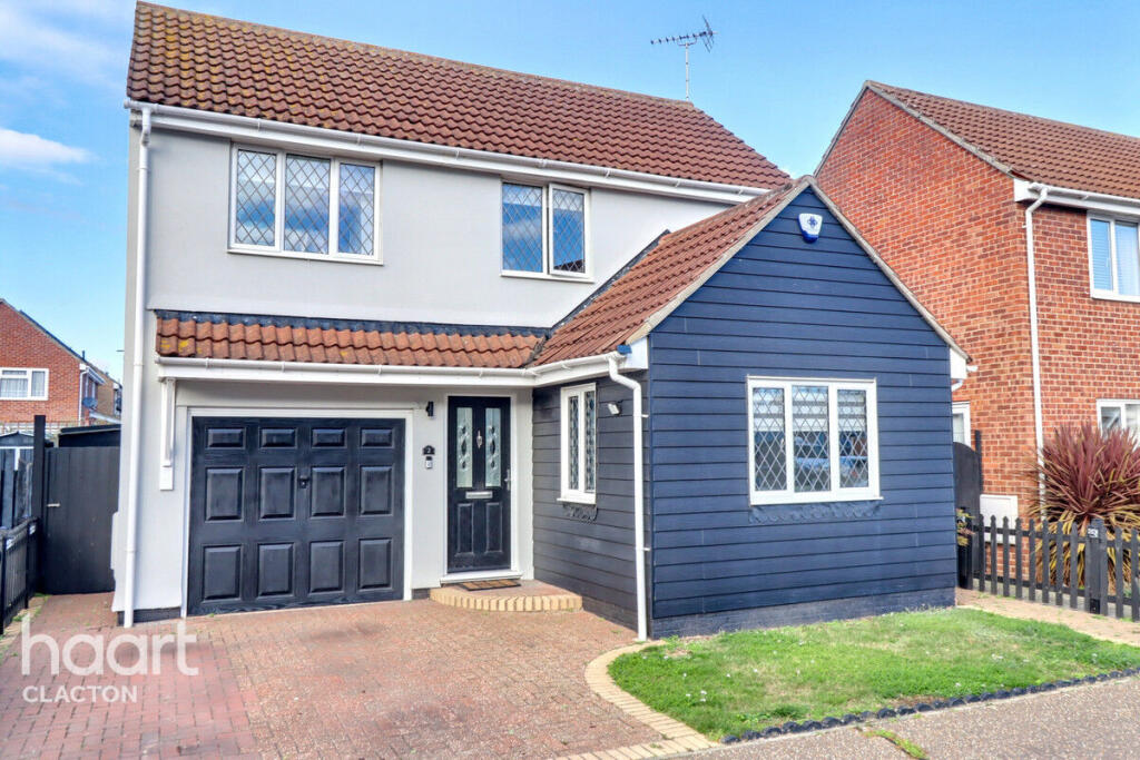 3 bedroom detached house for sale in Hyacinth Close, Clacton-On-Sea, CO16