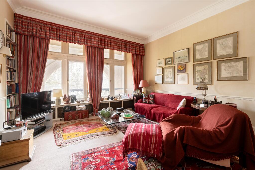 1 bedroom flat for sale in Whitehall Court, London, SW1A