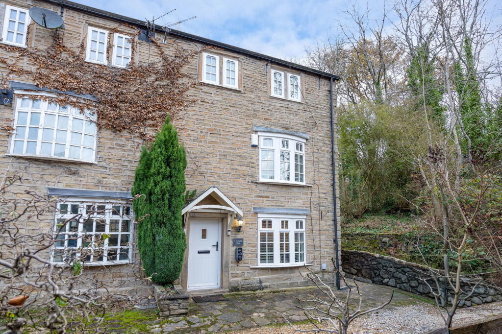 3 bedroom end of terrace house for sale in Thorncliff Wood ...