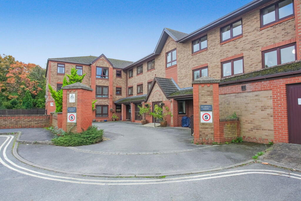 1 bedroom ground floor flat for sale in Guardian Court, Banbury, OX16