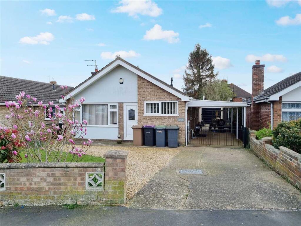 4 bedroom detached bungalow for sale in Ripon Drive, Sleaford, NG34