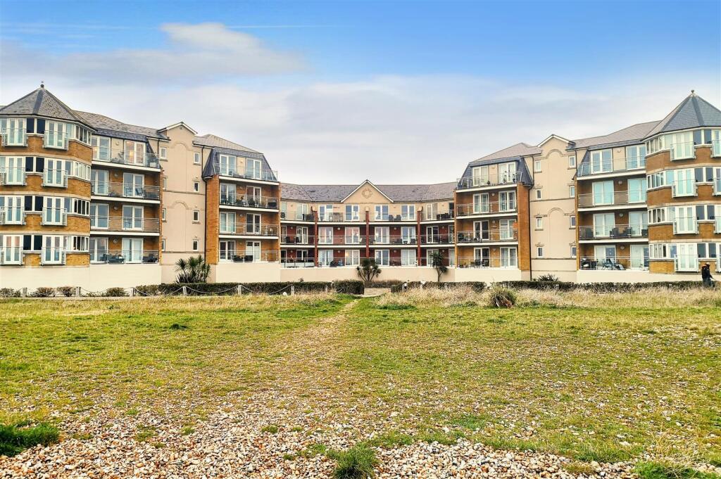2 bedroom flat for sale in San Diego Way, Eastbourne, BN23