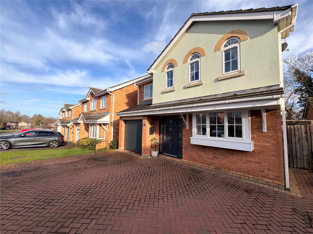 4 bedroom detached house for sale in Roman Way, DAVENTRY ...