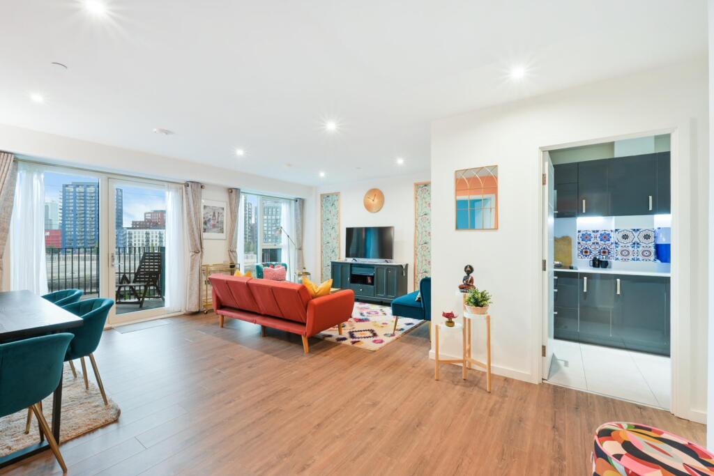 3 bedroom apartment for sale in Effra Gardens, 25 Silvertown Way ...