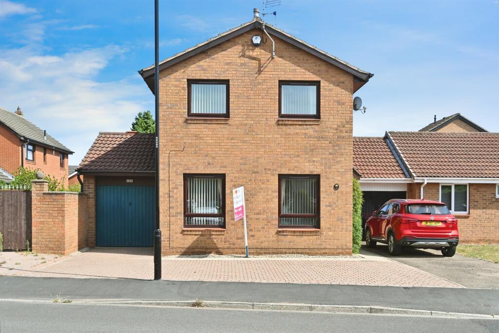 3 bedroom detached house for sale in Thorpe Hall Road, Kirk Sandall ...