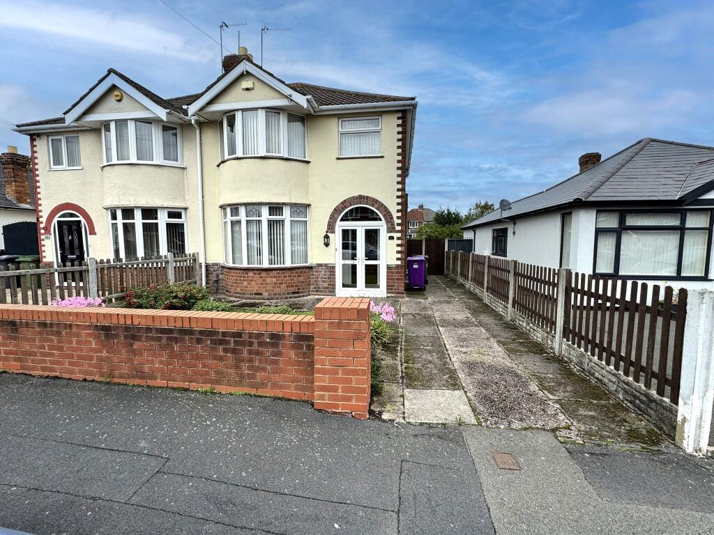 3 bedroom semi-detached house for sale in Uplands Road, Willenhall, WV13