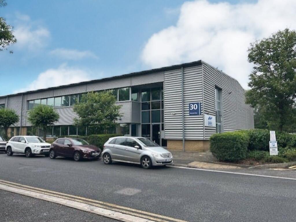 Distribution warehouse to lease in 30 Riverside Way, Uxbridge, UB8 2YF, UB8